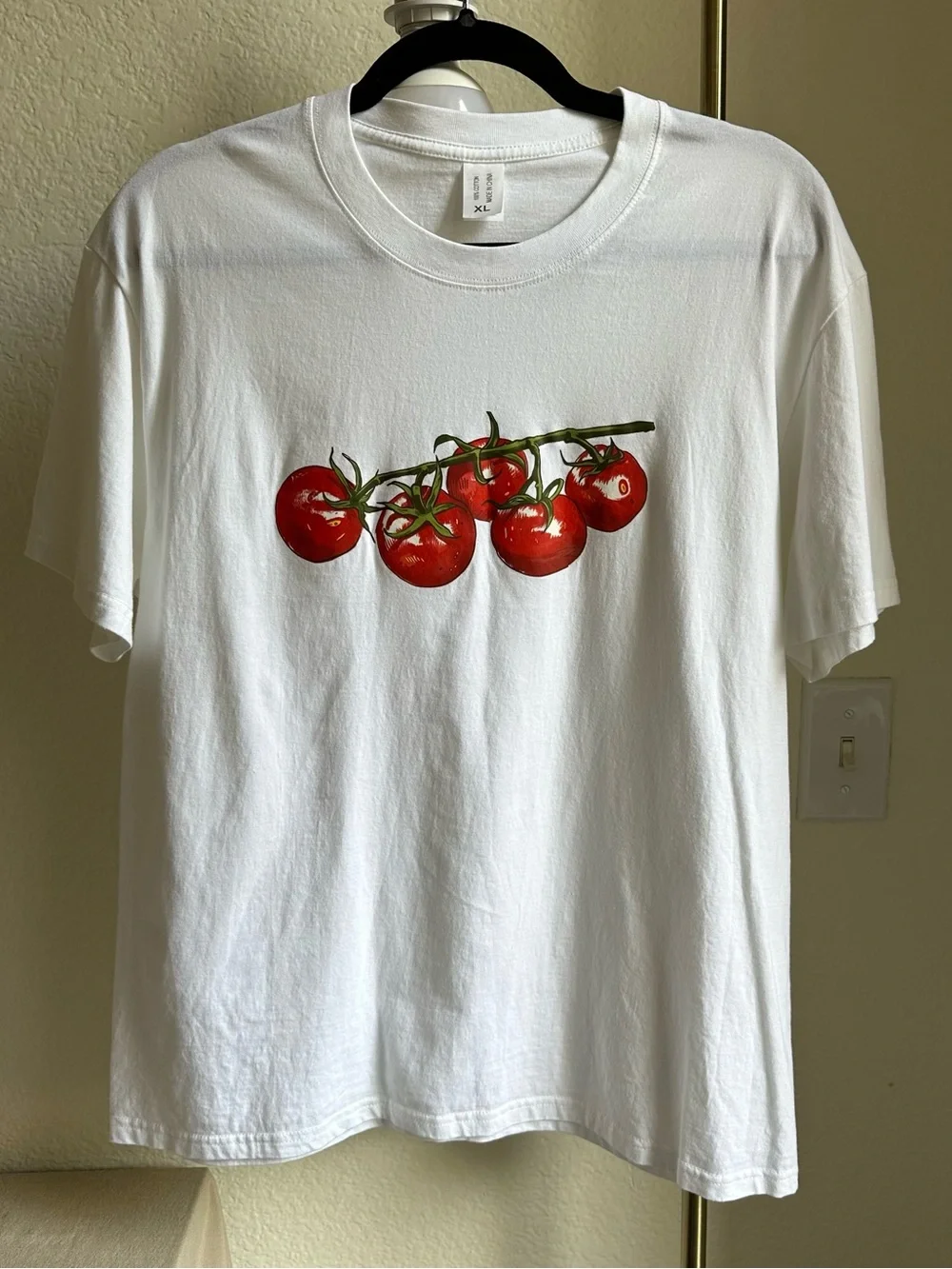 Tops | Tomato White Graphic Tee | Poshmark